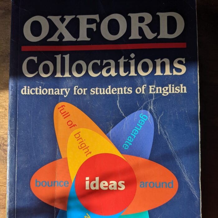 Collocations: using collocation dictionaries and AI